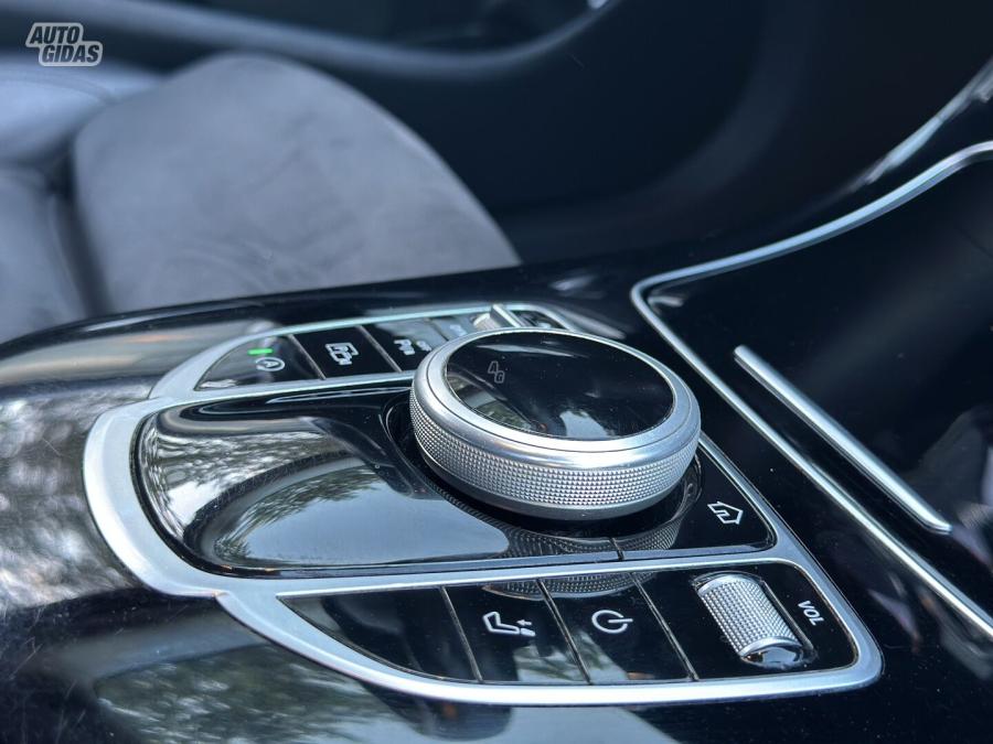 Black Mercedes-Benz E 220 2018 in Kaunas, with an engine capacity of 2.00 L and mileage of 388 thousand km for 10999 €, photo 30 on AUTOMOTO.COM.LV