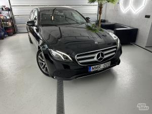 Black Mercedes-Benz E 220 2018 in Kaunas, with an engine capacity of 2.00 L and mileage of 388 thousand km for 10999 €, photo 31 on AUTOMOTO.COM.LV