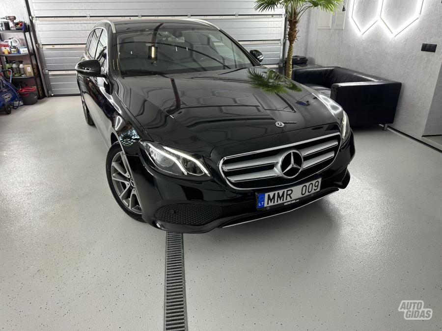 Black Mercedes-Benz E 220 2018 in Kaunas, with an engine capacity of 2.00 L and mileage of 388 thousand km for 10999 €, photo 31 on AUTOMOTO.COM.LV