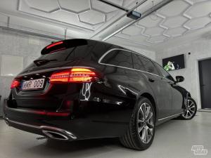 Black Mercedes-Benz E 220 2018 in Kaunas, with an engine capacity of 2.00 L and mileage of 388 thousand km for 10999 €, photo 32 on AUTOMOTO.COM.LV