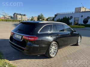 Черный Мерседес E 220 2018 в Рига, объемом двигателя 2.20 л и пробегом 511 тыс. км за 13000 €, фото 4 на AUTOMOTO.COM.LV