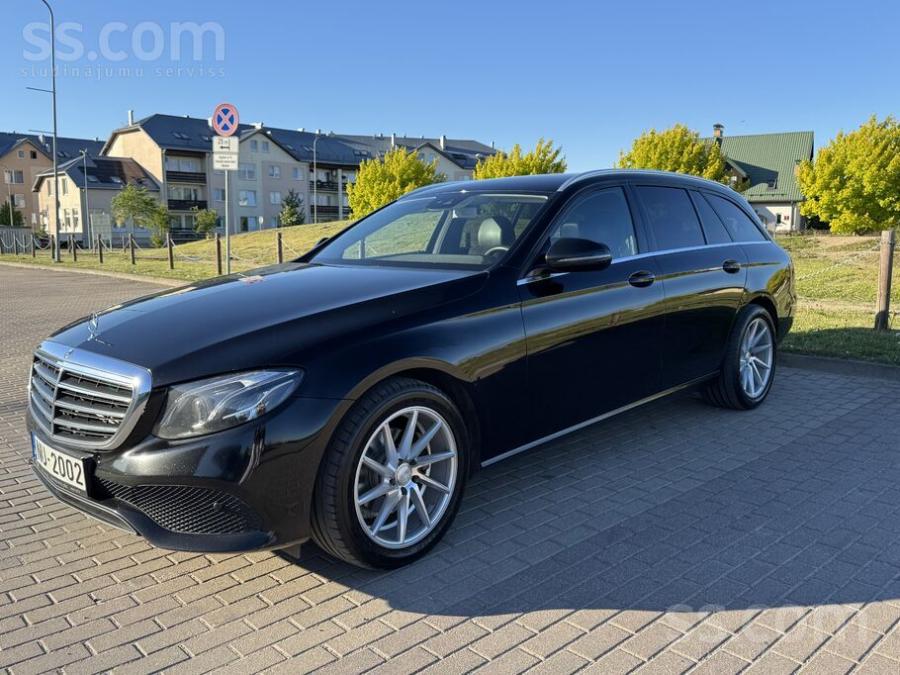 Черный Мерседес E 220 2018 в Рига, объемом двигателя 2.20 л и пробегом 511 тыс. км за 13000 €, фото 6 на AUTOMOTO.COM.LV