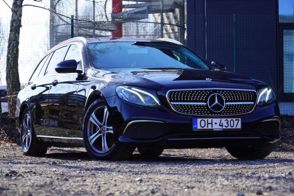 Черный Мерседес E 220 2018 в Рига, объемом двигателя 2.00 л и пробегом 345 тыс. км за 12290 €, фото 1 на AUTOMOTO.COM.LV