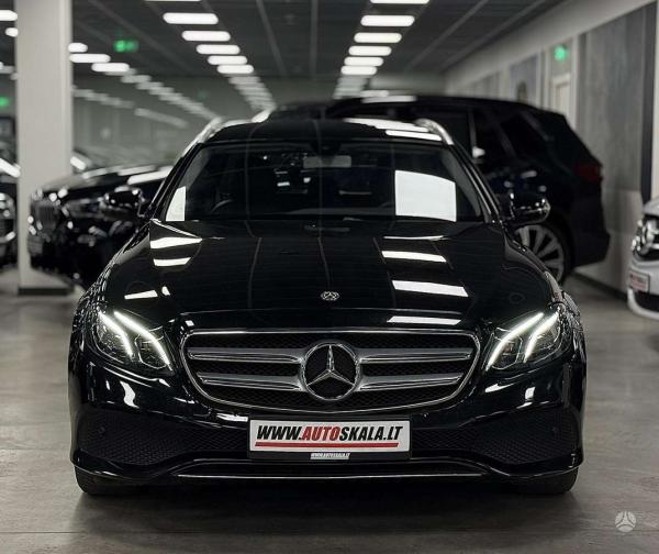 Melns Mercedes-Benz E 220 2018 Klaipėda, ar dzinēja tilpumu 1.95 L un nobraukumu 348 tūkst. km par 11950 €, foto 2 vietnē AUTOMOTO.COM.LV