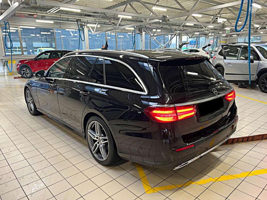 Melns Mercedes-Benz E 220 2019 Viļņa, ar dzinēja tilpumu 1.95 L un nobraukumu 268 tūkst. km par 16500 €, foto 4 vietnē AUTOMOTO.COM.LV