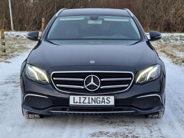 Black Mercedes-Benz E 220 2019 in Jonava, with an engine capacity of 2.00 L and mileage of 237 thousand km for 17770 €, photo 2 on AUTOMOTO.COM.LV