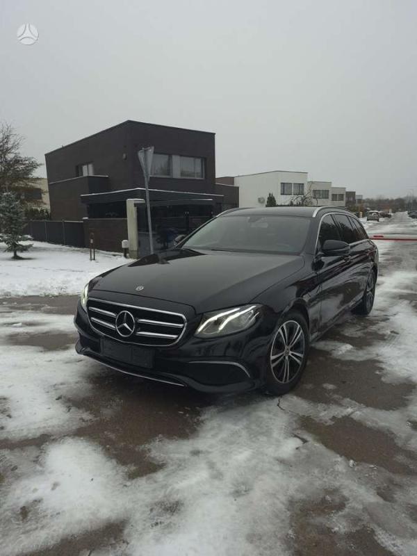 Black Mercedes-Benz E 220 2019 in Siauliai, with an engine capacity of 1.95 L and mileage of 325 thousand km for 10350 €, photo 1 on AUTOMOTO.COM.LV