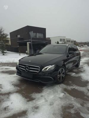 Melns Mercedes-Benz E 220 2019 Šauļi, ar dzinēja tilpumu 1.95 L un nobraukumu 325 tūkst. km par 10350 €, foto  vietnē AUTOMOTO.COM.LV