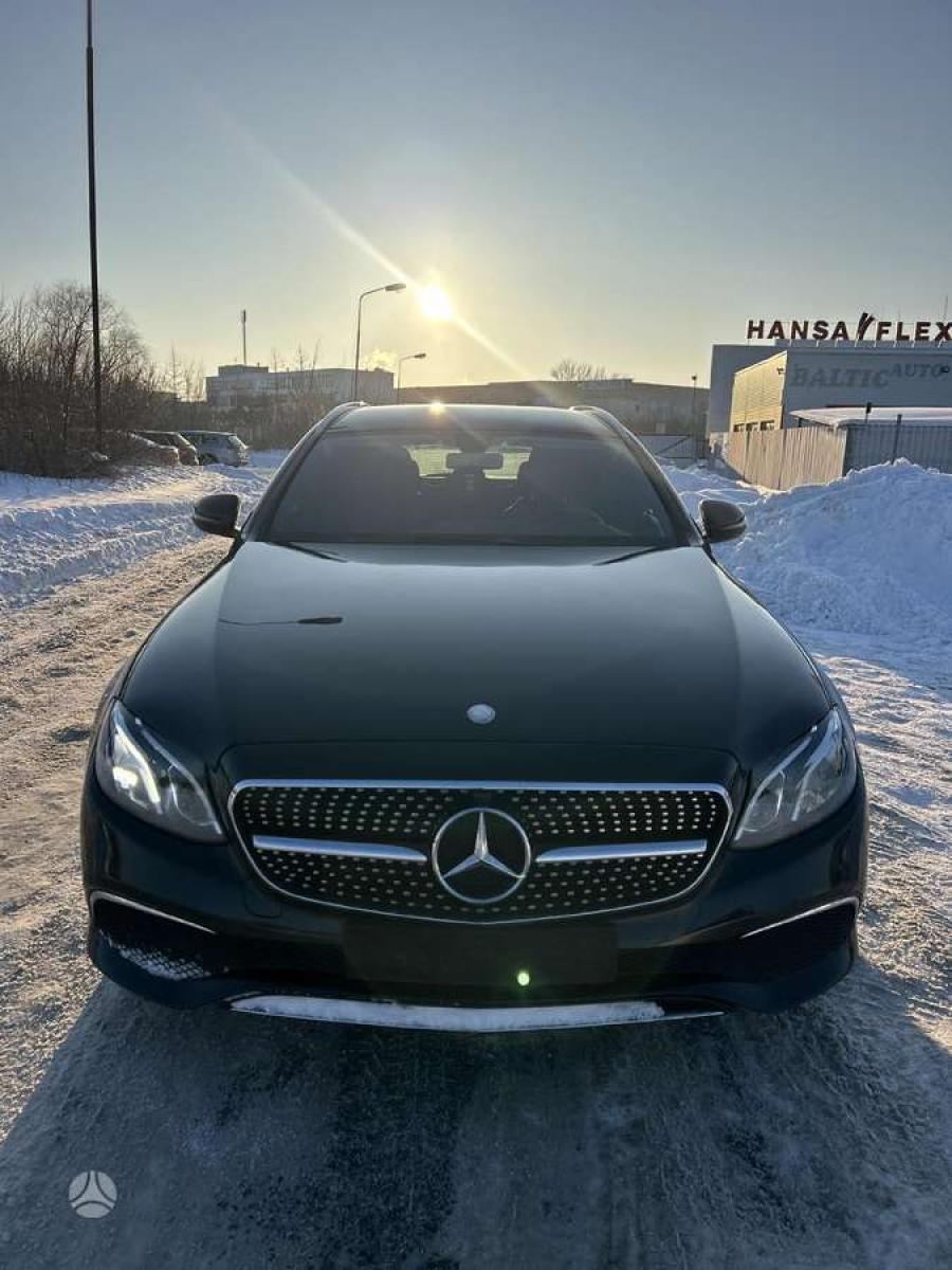 Black Mercedes-Benz E 220 2019 in Panevezys, with an engine capacity of 1.95 L and mileage of 256 thousand km for 14500 €, photo 3 on AUTOMOTO.COM.LV