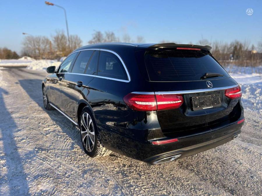 Black Mercedes-Benz E 220 2019 in Panevezys, with an engine capacity of 1.95 L and mileage of 256 thousand km for 14500 €, photo 5 on AUTOMOTO.COM.LV