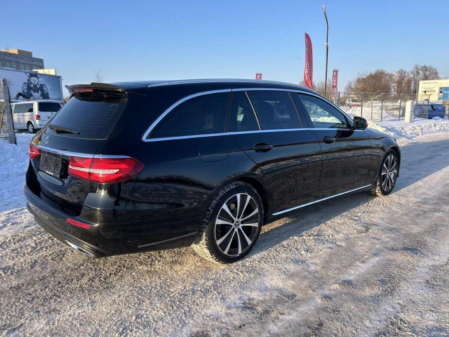 Black Mercedes-Benz E 220 2019 in Panevezys, with an engine capacity of 1.95 L and mileage of 256 thousand km for 14500 €, photo 7 on AUTOMOTO.COM.LV