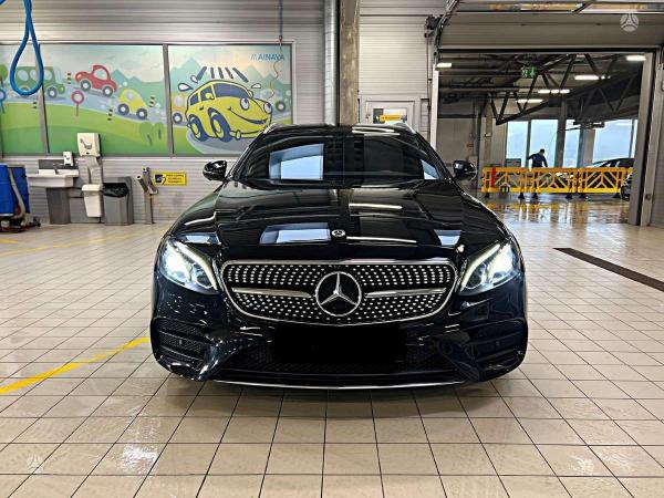 Black Mercedes-Benz E 220 2019 in Vilnius, with an engine capacity of 1.95 L and mileage of 268 thousand km for 17500 €, photo 10 on AUTOMOTO.COM.LV