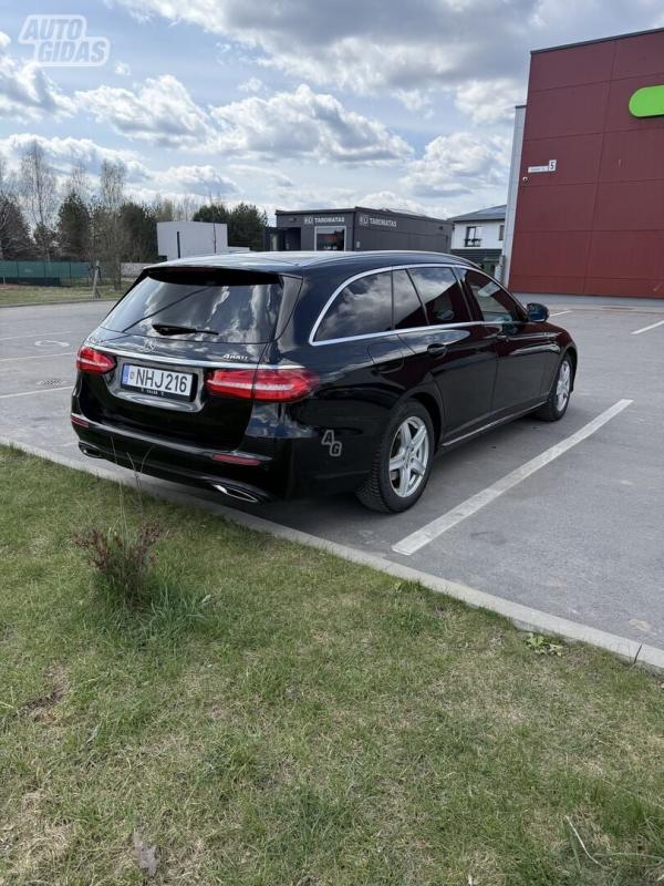 Black Mercedes-Benz E 220 2019 in Vilnius, with an engine capacity of 2.00 L and mileage of 318 thousand km for 14300 €, photo 4 on AUTOMOTO.COM.LV