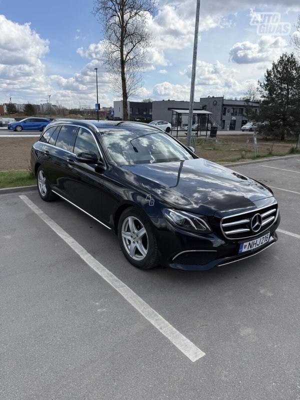Black Mercedes-Benz E 220 2019 in Vilnius, with an engine capacity of 2.00 L and mileage of 318 thousand km for 14300 €, photo 6 on AUTOMOTO.COM.LV