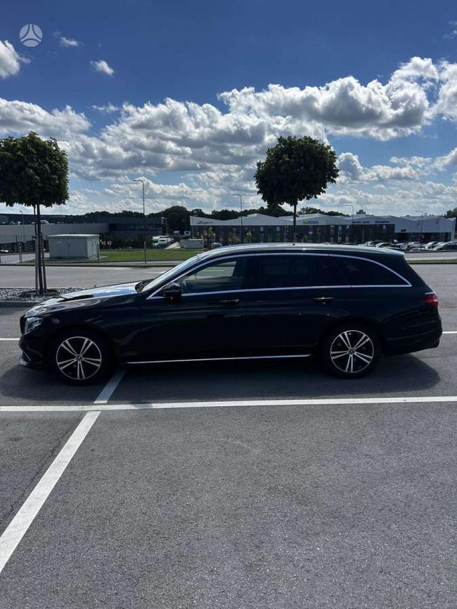 Black Mercedes-Benz E 220 2019 in Kaunas, with an engine capacity of 1.95 L and mileage of 310 thousand km for 12500 €, photo 1 on AUTOMOTO.COM.LV