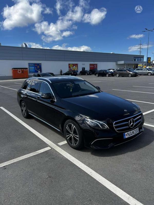 Черный Мерседес E 220 2019 в Каунас, объемом двигателя 1.95 л и пробегом 310 тыс. км за 12500 €, фото 4 на AUTOMOTO.COM.LV