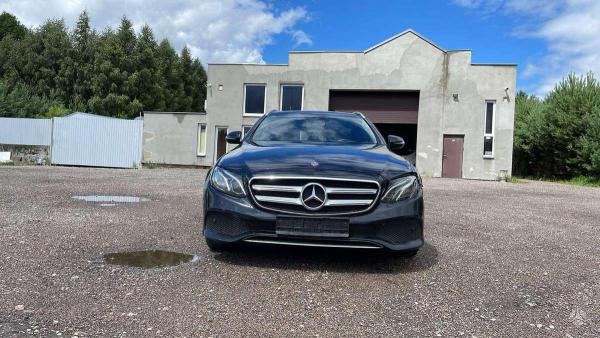 Melns Mercedes-Benz E 220 2019 Alīta, ar dzinēja tilpumu 1.95 L un nobraukumu 480 tūkst. km par 9999 €, foto 2 vietnē AUTOMOTO.COM.LV