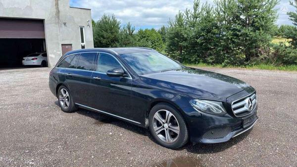 Melns Mercedes-Benz E 220 2019 Alīta, ar dzinēja tilpumu 1.95 L un nobraukumu 480 tūkst. km par 9999 €, foto 7 vietnē AUTOMOTO.COM.LV
