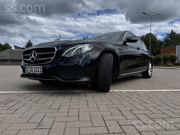Черный Мерседес E 220 2019 в Цесис, объемом двигателя 2.00 л и пробегом 205 тыс. км за 18900 €, фото 1 на AUTOMOTO.COM.LV
