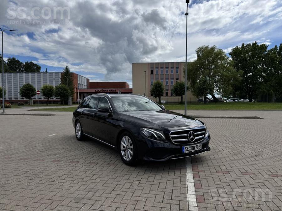 Black Mercedes-Benz E 220 2019 in Cesis, with an engine capacity of 2.00 L and mileage of 205 thousand km for 18900 €, photo 5 on AUTOMOTO.COM.LV