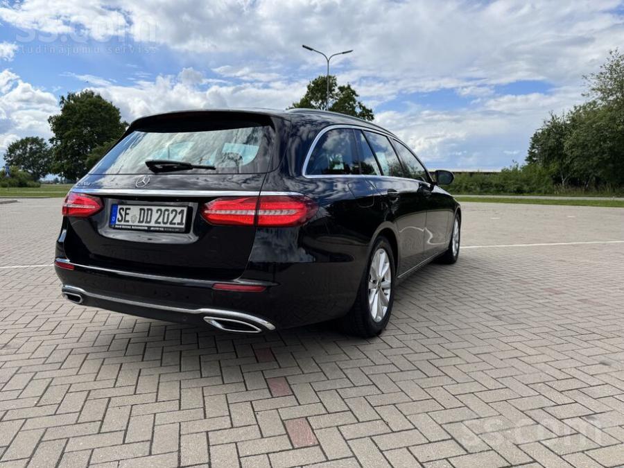 Black Mercedes-Benz E 220 2019 in Cesis, with an engine capacity of 2.00 L and mileage of 205 thousand km for 18900 €, photo 8 on AUTOMOTO.COM.LV