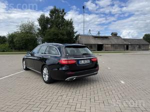 Black Mercedes-Benz E 220 2019 in Cesis, with an engine capacity of 2.00 L and mileage of 205 thousand km for 18900 €, photo 10 on AUTOMOTO.COM.LV