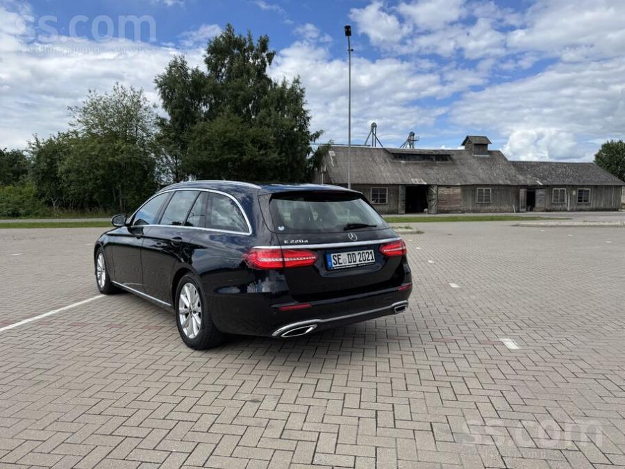 Black Mercedes-Benz E 220 2019 in Cesis, with an engine capacity of 2.00 L and mileage of 205 thousand km for 18900 €, photo 10 on AUTOMOTO.COM.LV