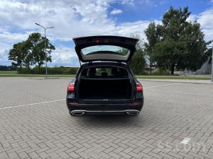Black Mercedes-Benz E 220 2019 in Cesis, with an engine capacity of 2.00 L and mileage of 205 thousand km for 18900 €, photo 12 on AUTOMOTO.COM.LV