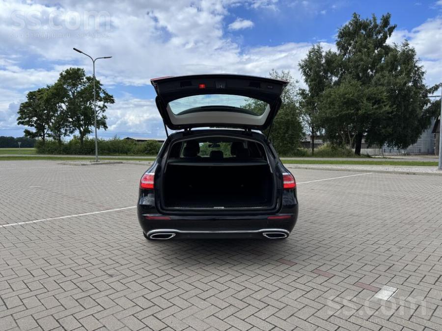 Black Mercedes-Benz E 220 2019 in Cesis, with an engine capacity of 2.00 L and mileage of 205 thousand km for 18900 €, photo 12 on AUTOMOTO.COM.LV
