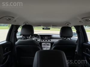 Black Mercedes-Benz E 220 2019 in Cesis, with an engine capacity of 2.00 L and mileage of 205 thousand km for 18900 €, photo 14 on AUTOMOTO.COM.LV