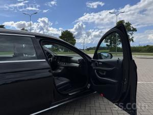 Black Mercedes-Benz E 220 2019 in Cesis, with an engine capacity of 2.00 L and mileage of 205 thousand km for 18900 €, photo 24 on AUTOMOTO.COM.LV