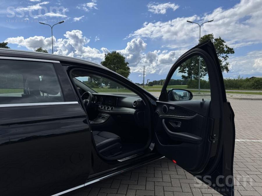 Black Mercedes-Benz E 220 2019 in Cesis, with an engine capacity of 2.00 L and mileage of 205 thousand km for 18900 €, photo 24 on AUTOMOTO.COM.LV