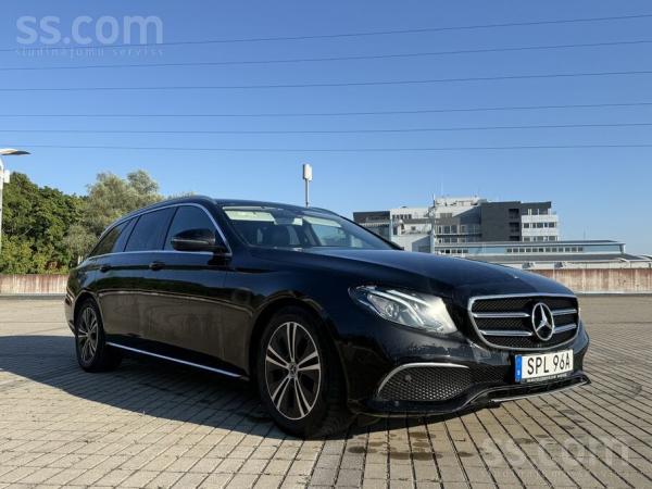 Black Mercedes-Benz E 220 2019 in Riga, with an engine capacity of 2.00 L and mileage of 0 thousand km for 14450 €, photo 2 on AUTOMOTO.COM.LV