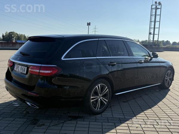 Black Mercedes-Benz E 220 2019 in Riga, with an engine capacity of 2.00 L and mileage of 0 thousand km for 14450 €, photo 4 on AUTOMOTO.COM.LV