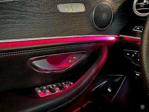 Черный Мерседес E 220 2019 в Вильнюс, объемом двигателя 1.95 л и пробегом 278 тыс. км за 14999 €, фото 16 на AUTOMOTO.COM.LV