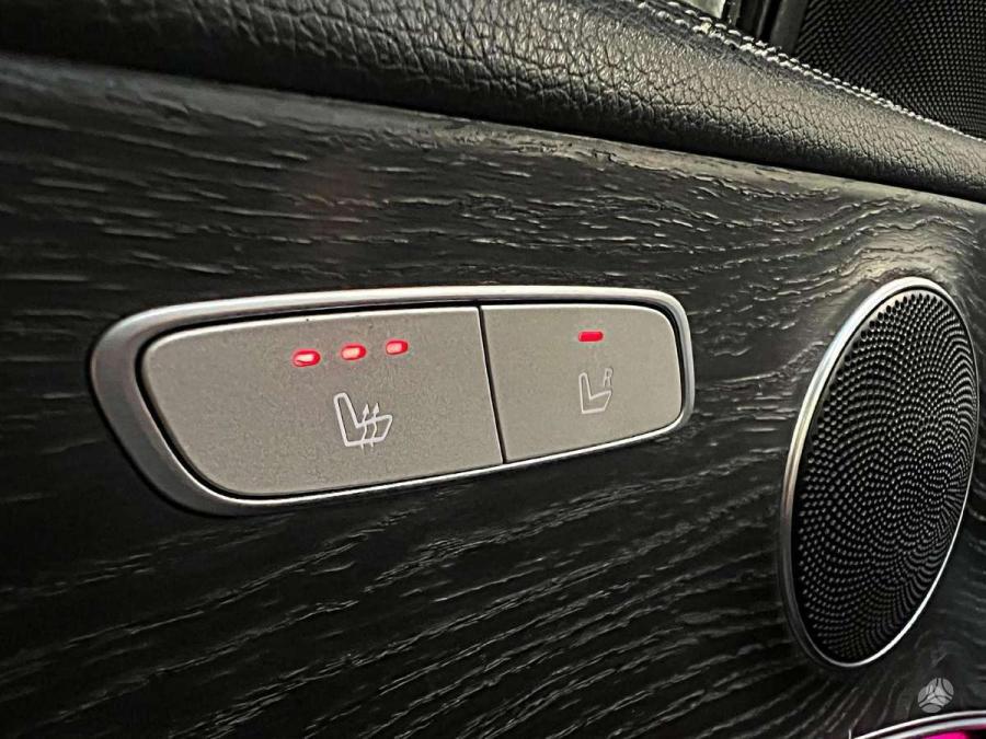 Черный Мерседес E 220 2019 в Вильнюс, объемом двигателя 1.95 л и пробегом 278 тыс. км за 14999 €, фото 17 на AUTOMOTO.COM.LV