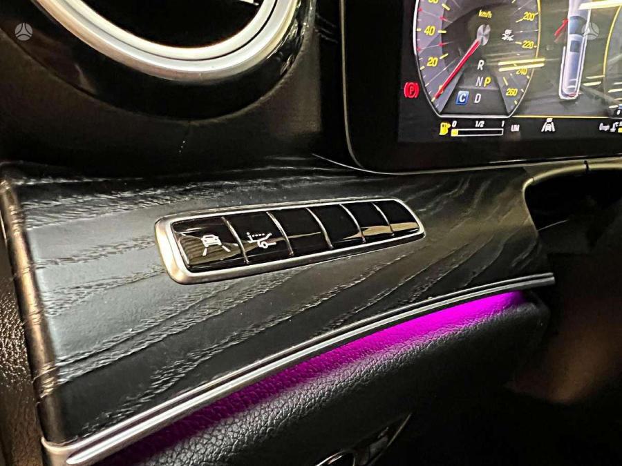 Черный Мерседес E 220 2019 в Вильнюс, объемом двигателя 1.95 л и пробегом 278 тыс. км за 14999 €, фото 30 на AUTOMOTO.COM.LV