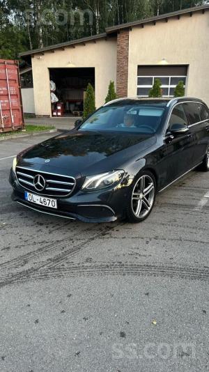 Melns Mercedes-Benz E 220 2019 Rīga, ar dzinēja tilpumu 2.00 L un nobraukumu 130 tūkst. km par 15300 €, foto  vietnē AUTOMOTO.COM.LV