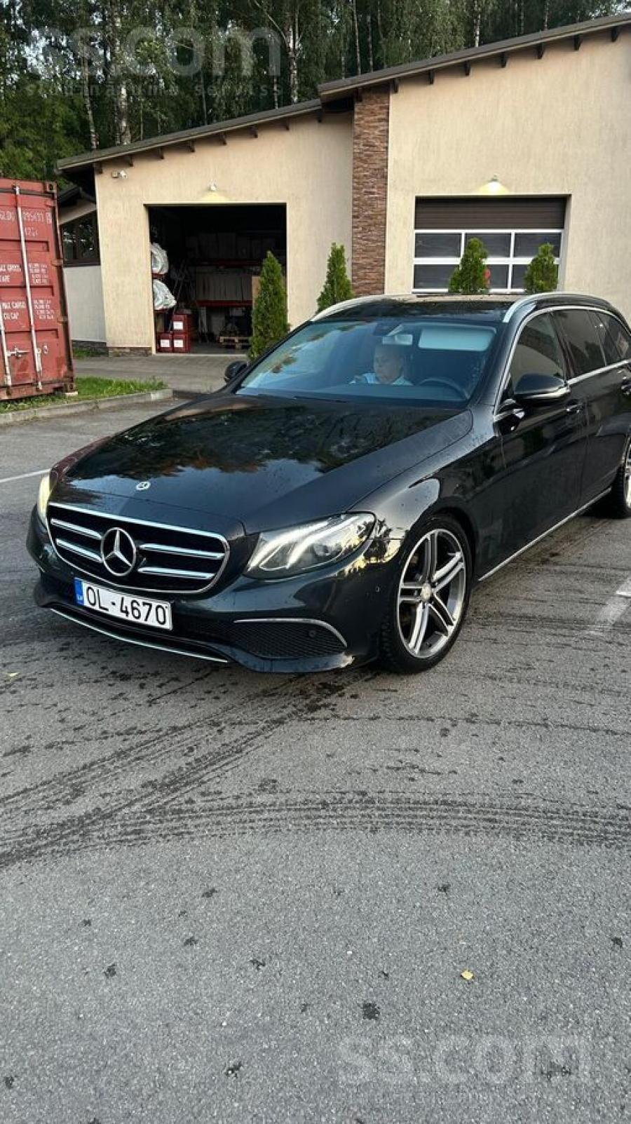 Black Mercedes-Benz E 220 2019 in Riga, with an engine capacity of 2.00 L and mileage of 130 thousand km for 15300 €, photo 1 on AUTOMOTO.COM.LV