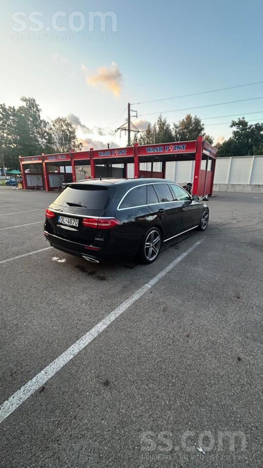 Black Mercedes-Benz E 220 2019 in Riga, with an engine capacity of 2.00 L and mileage of 130 thousand km for 15300 €, photo 5 on AUTOMOTO.COM.LV