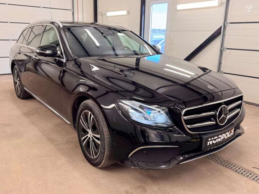 Melns Mercedes-Benz E 220 2019 Viļņa, ar dzinēja tilpumu 1.95 L un nobraukumu 333 tūkst. km par 12947 €, foto 6 vietnē AUTOMOTO.COM.LV