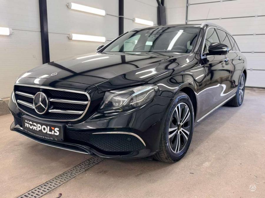 Melns Mercedes-Benz E 220 2019 Viļņa, ar dzinēja tilpumu 1.95 L un nobraukumu 333 tūkst. km par 12947 €, foto 7 vietnē AUTOMOTO.COM.LV
