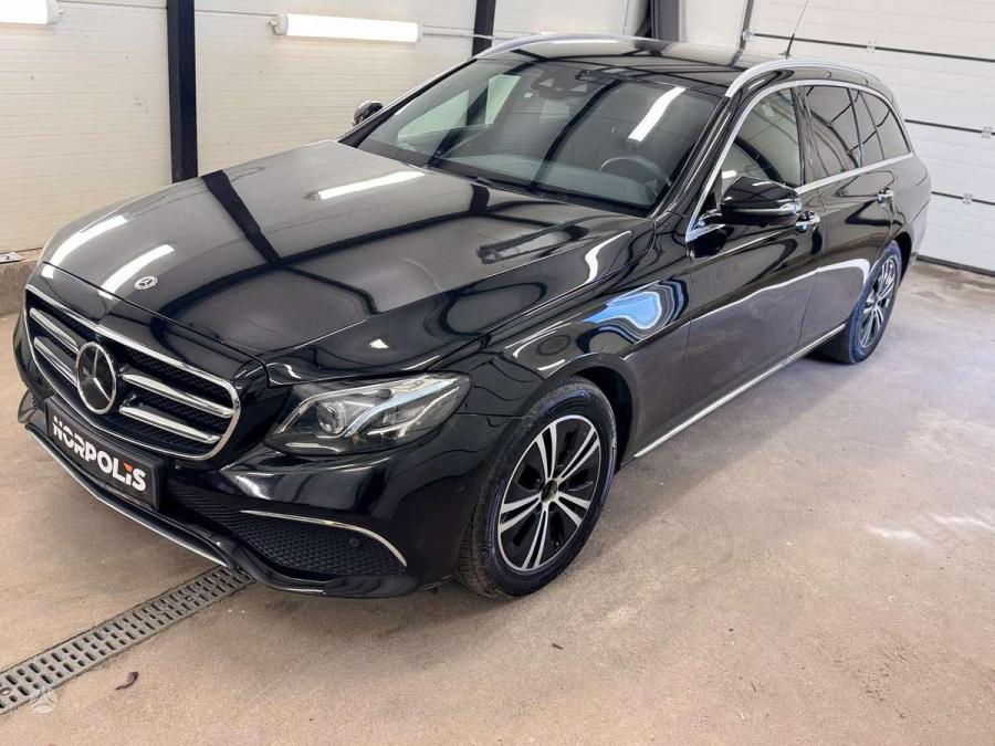 Melns Mercedes-Benz E 220 2019 Viļņa, ar dzinēja tilpumu 1.95 L un nobraukumu 333 tūkst. km par 12947 €, foto 8 vietnē AUTOMOTO.COM.LV