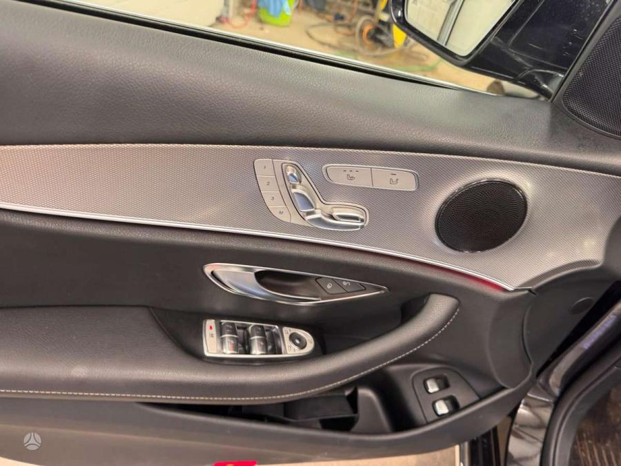 Черный Мерседес E 220 2019 в Вильнюс, объемом двигателя 1.95 л и пробегом 333 тыс. км за 12947 €, фото 19 на AUTOMOTO.COM.LV