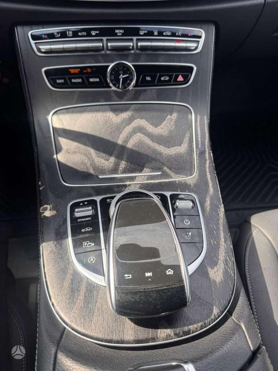 Черный Мерседес E 220 2019 в Вильнюс, объемом двигателя 1.95 л и пробегом 333 тыс. км за 12947 €, фото 23 на AUTOMOTO.COM.LV