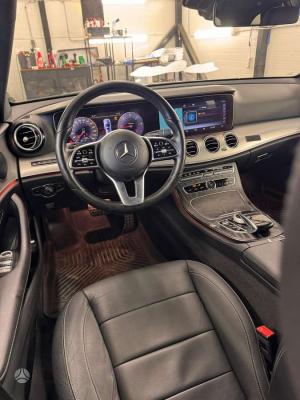 Черный Мерседес E 220 2019 в Вильнюс, объемом двигателя 1.95 л и пробегом 333 тыс. км за 12947 €, фото 28 на AUTOMOTO.COM.LV