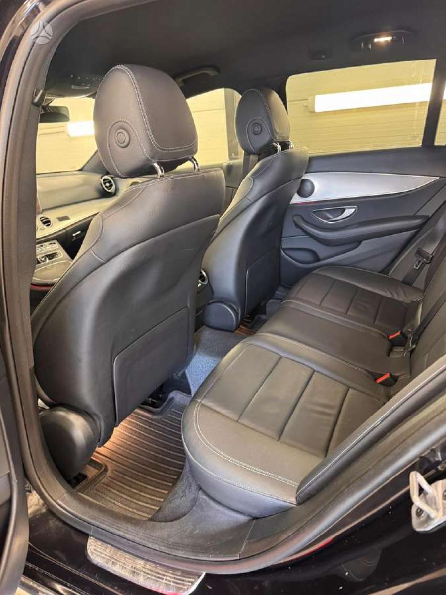Черный Мерседес E 220 2019 в Вильнюс, объемом двигателя 1.95 л и пробегом 333 тыс. км за 12947 €, фото 31 на AUTOMOTO.COM.LV