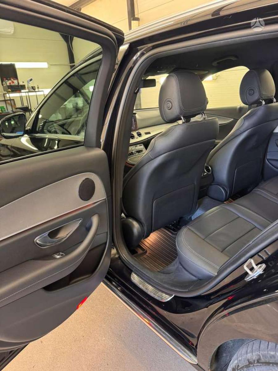 Черный Мерседес E 220 2019 в Вильнюс, объемом двигателя 1.95 л и пробегом 333 тыс. км за 12947 €, фото 32 на AUTOMOTO.COM.LV