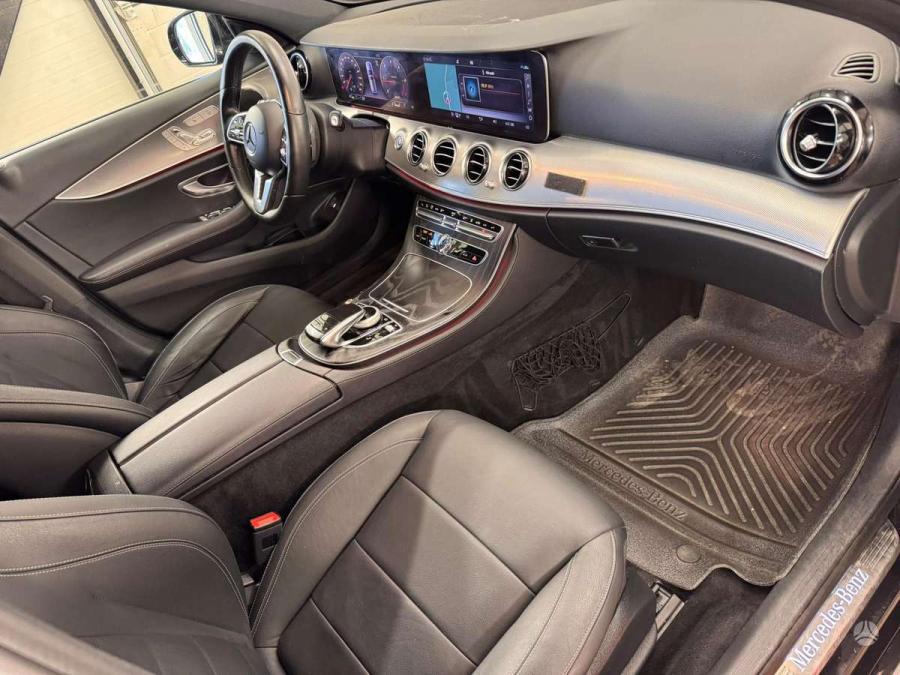 Черный Мерседес E 220 2019 в Вильнюс, объемом двигателя 1.95 л и пробегом 333 тыс. км за 12947 €, фото 36 на AUTOMOTO.COM.LV