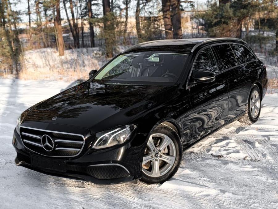 Black Mercedes-Benz E 220 2020 in Jurmala, with an engine capacity of 2.00 L and mileage of 0 thousand km for 10950 €, photo 3 on AUTOMOTO.COM.LV